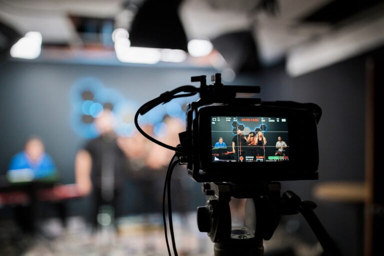 14 Top Live Streaming Software Services For Facebook Live [2023 ...